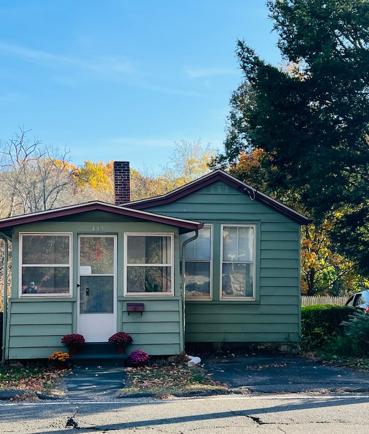 Charming Stony Creek Cottage - Branford, CT