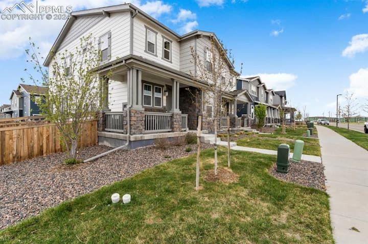 4 Bedroom Home In Green Valley Ranch - Aurora, CO