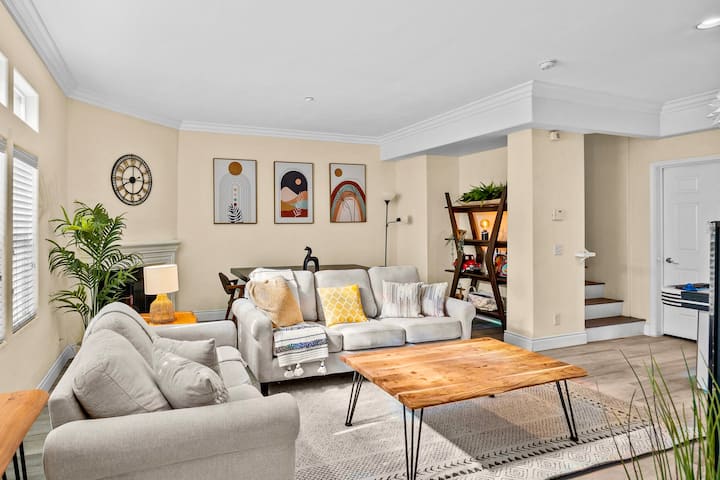 3 Bed Townhome Nr Caltech | Garage & Free Wi-fi - Pasadena, CA