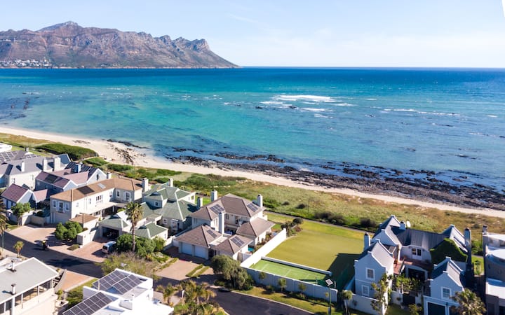 Three Chimneys 
Beach House - Somerset West