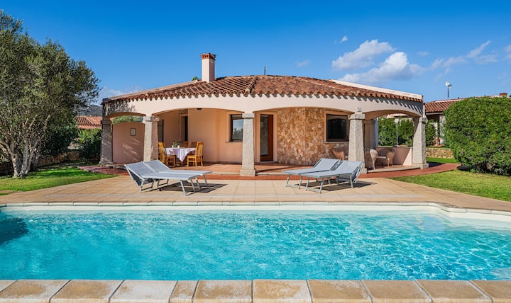 Unique Beachfront Pool Villa - Villa Mistral - Costa Rei