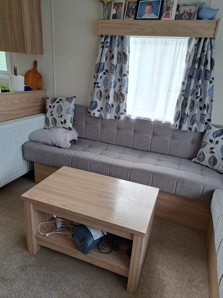 Relaxing 2 Bedroom Caravan - Wellingborough