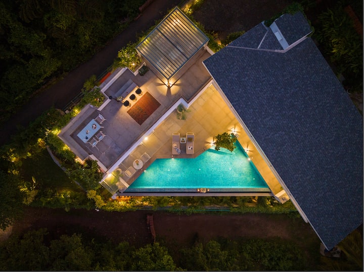 Serene Bayview 5bhk Oceanview Infinity Pool Vagtor - India