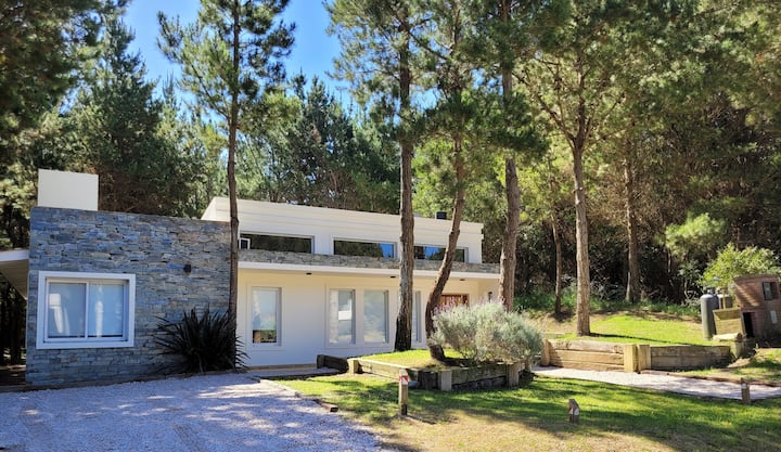 Moderna Casa En Costa Esmeralda Residencial 1 - Argentina