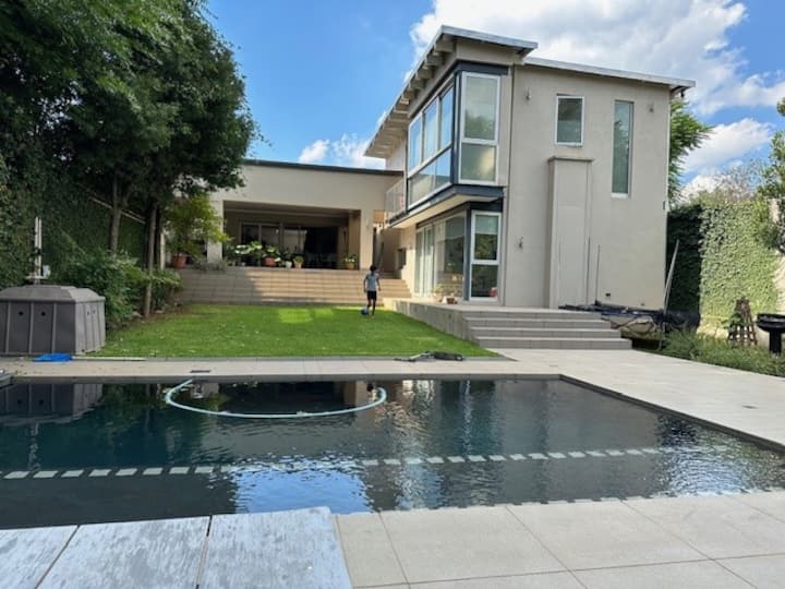 Family Home In Johannesburg - Johannesburg