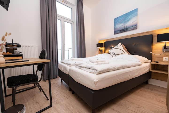 Deluxe Beach View Rooms With Kitchen At Strandhaus - Wedel