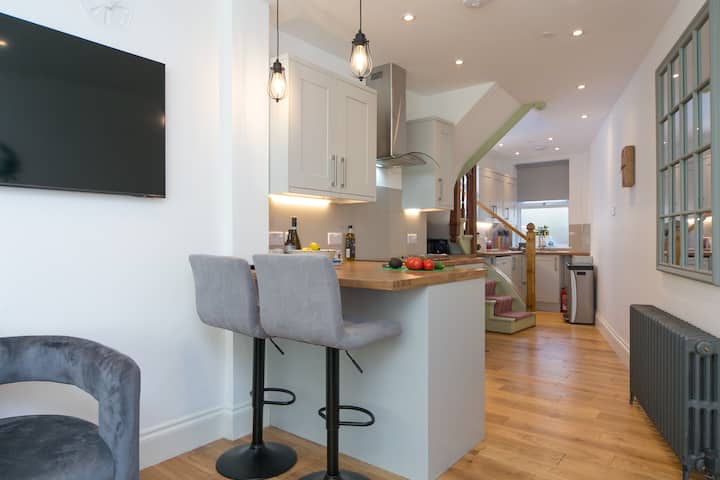 Modern Town House In Bangor City Centre - Bangor