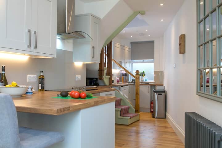 Modern Town House In Bangor City Centre - Bangor
