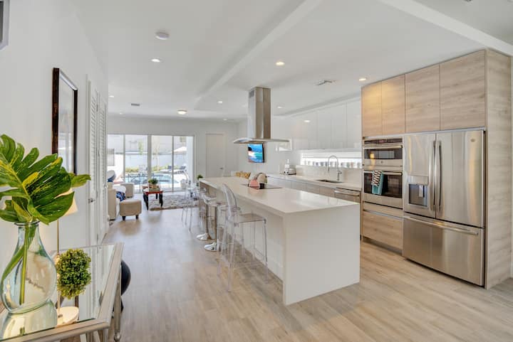 Modern 4br Getaway + Pool (3572) - Miami