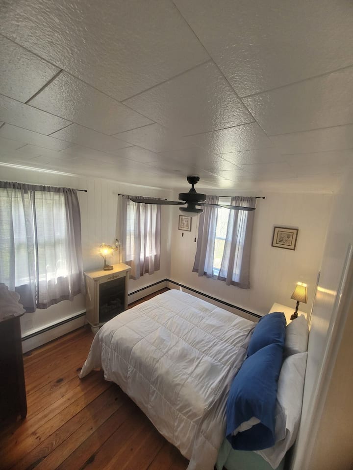 Bangor's Choice 2nd Floor Apt - Bangor, ME
