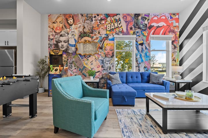 8min To Dt, Free Parking & Games! Vibrant Apt - Nashville, TN
