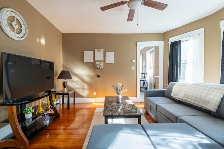 Charming Chicopee Getaway - 스프링필드