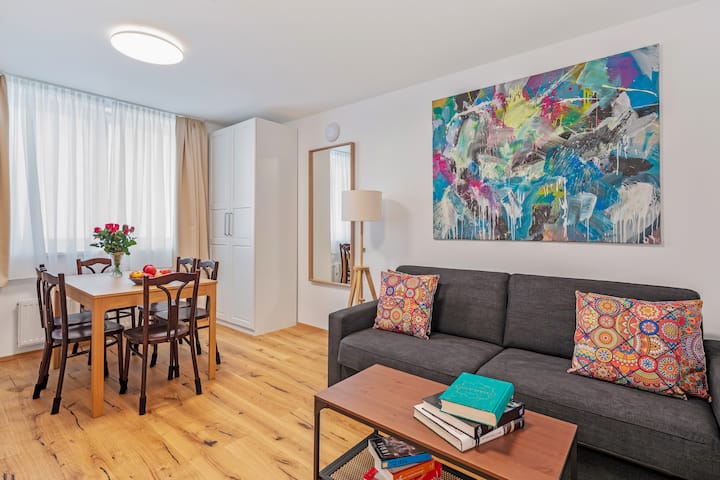 Trendy 5th District Apt, 12 Min To Center, 2 Baths - Wien