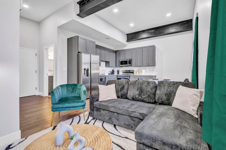 1bed | 1bath | 10 Min To Dt | Ping Pong | Gym - Parma, OH