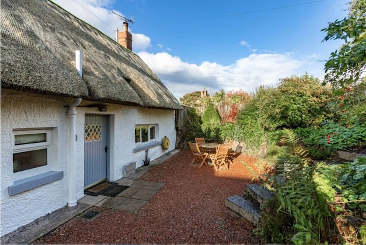 Fairy-tale Thatched Cottage - Kelso