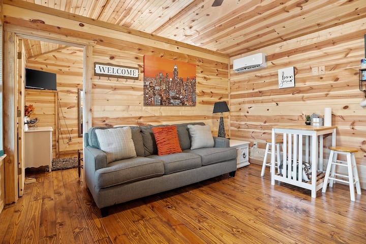 Lil Bear Cabin 3 - Fredericksburg, TX