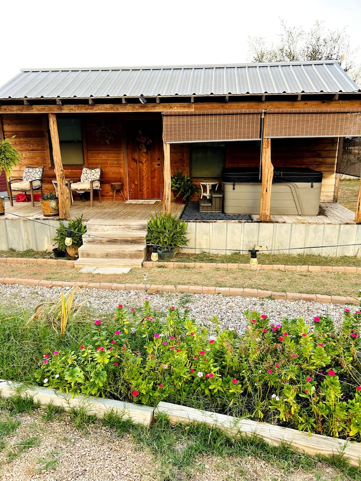 Blue Sky Cabin 2 W Hot Tub - Fredericksburg, TX