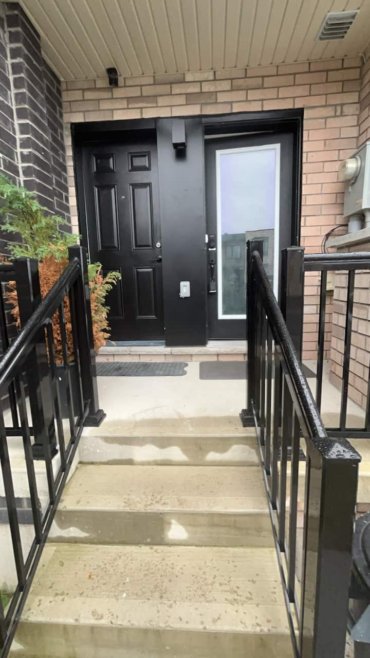 Modern Stylish Furnished Apt. - Barrie
