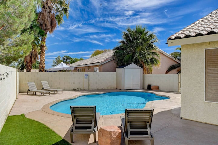Modern 6 Bd Group Getaway W/pool, Arcades, & More! - Las Vegas, NV