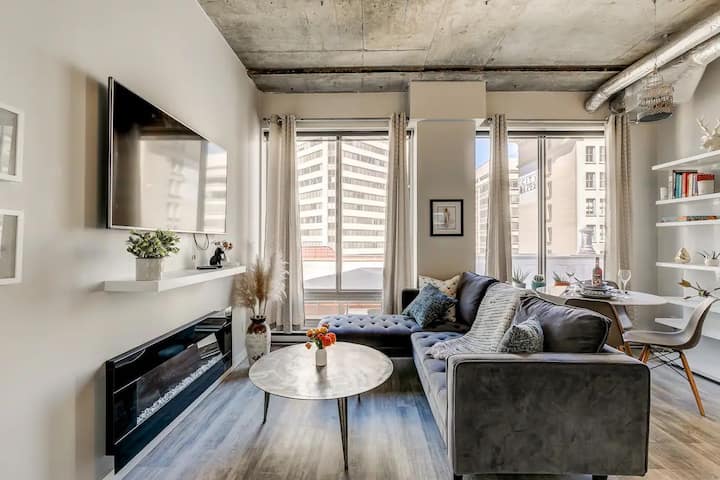 Artist's Loft At Central Station - Canada