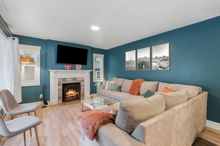 Hottub, Firepit, Kingbeds, Gameroom, Huge Backyard - Salt Lake City, UT