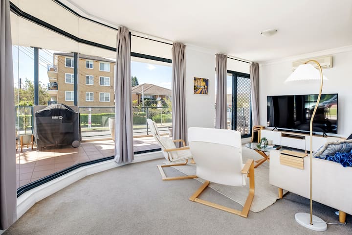 The Wellington: A Beachside Balcony Haven - Narrabeen