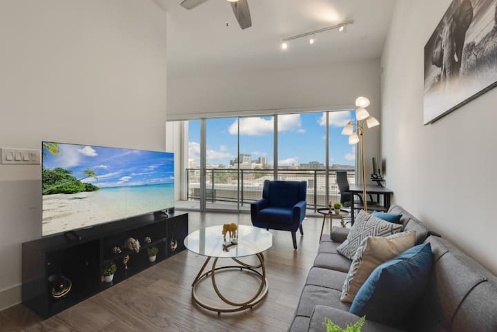 Sleek Loft Style 2bath I Gym I Parking I Workspace - Dallas