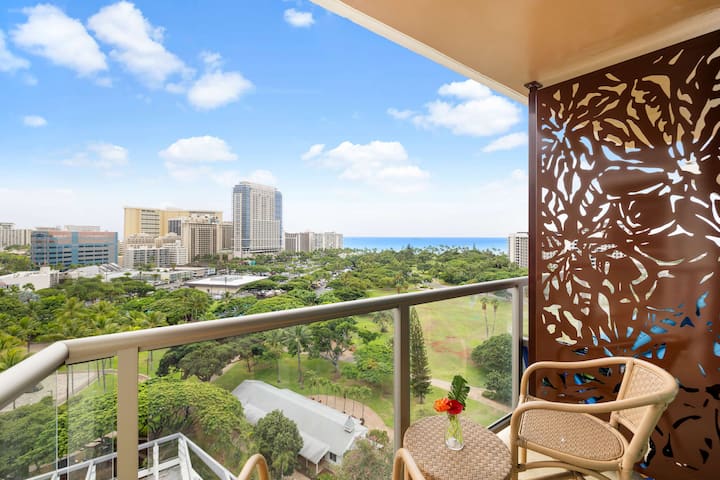 Luana Waikiki Oceanview Condo - Honolulu