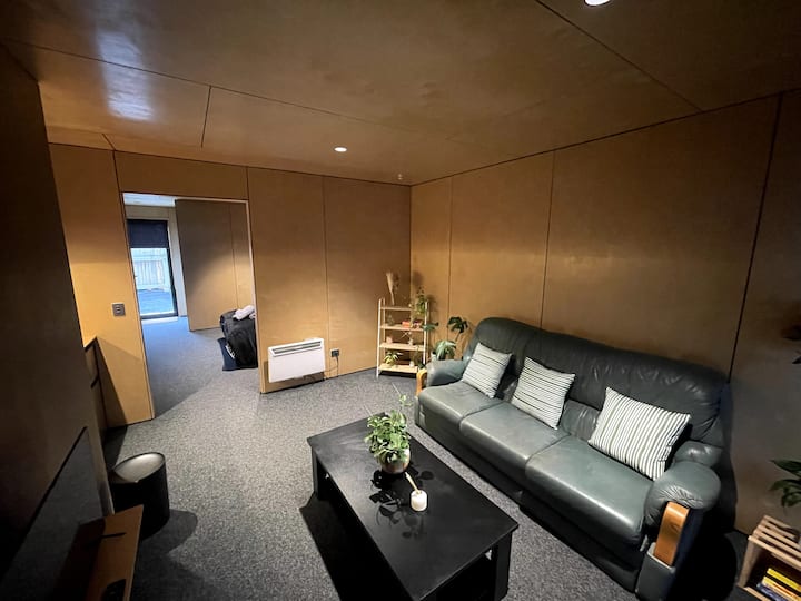 Beautifully Crafted Unit - Wanaka