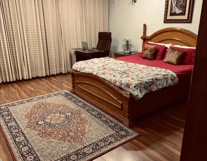 3 Spacious Bedrooms With Terrace In Paschim Vihar - Delhi