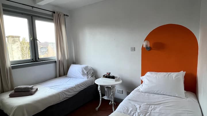 Basic Twin Room - Grantown-on-Spey