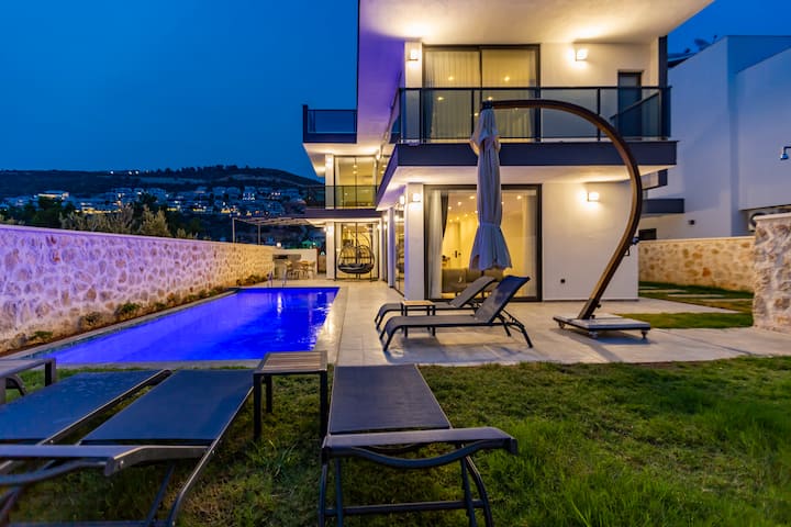 ŞEhir Merkezine Yakın ÖZel Havuzlu Villa - Kalkan