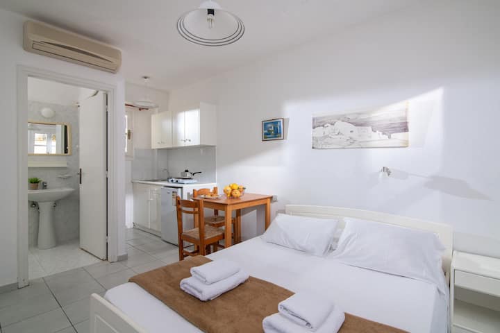 Cozy Studio With Shared Pool & Wonderful Garden - Hersonissos
