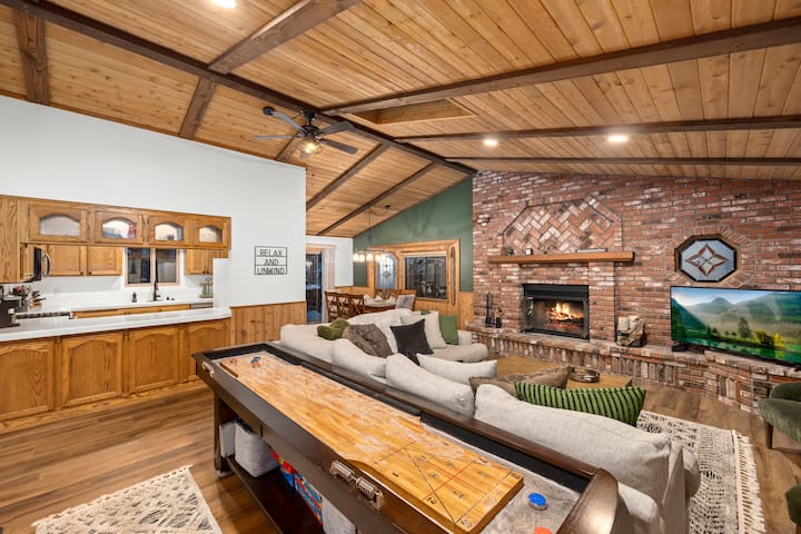 Nature Forest Retreat; Hot Tub & Games - Big Bear Lake, CA
