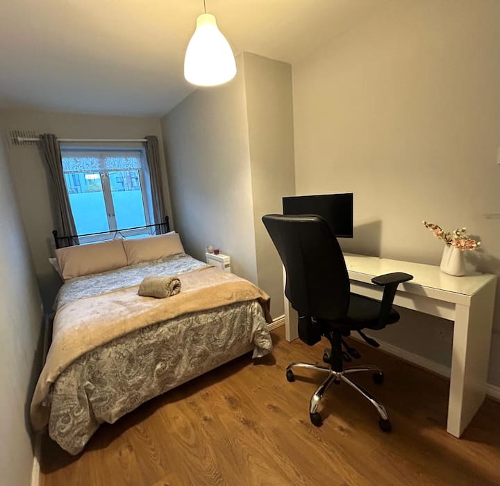 Dublin 7/8 Spacious Room, Central - Dublin