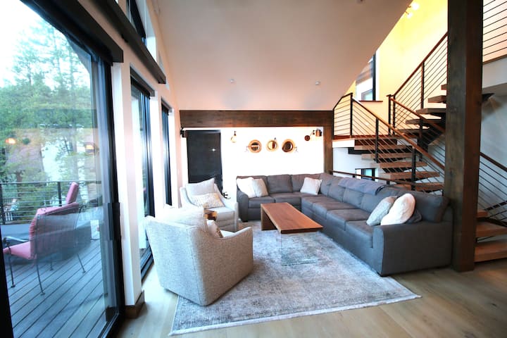 New Luxury Ski-in/ski-out Chalet - Breckenridge