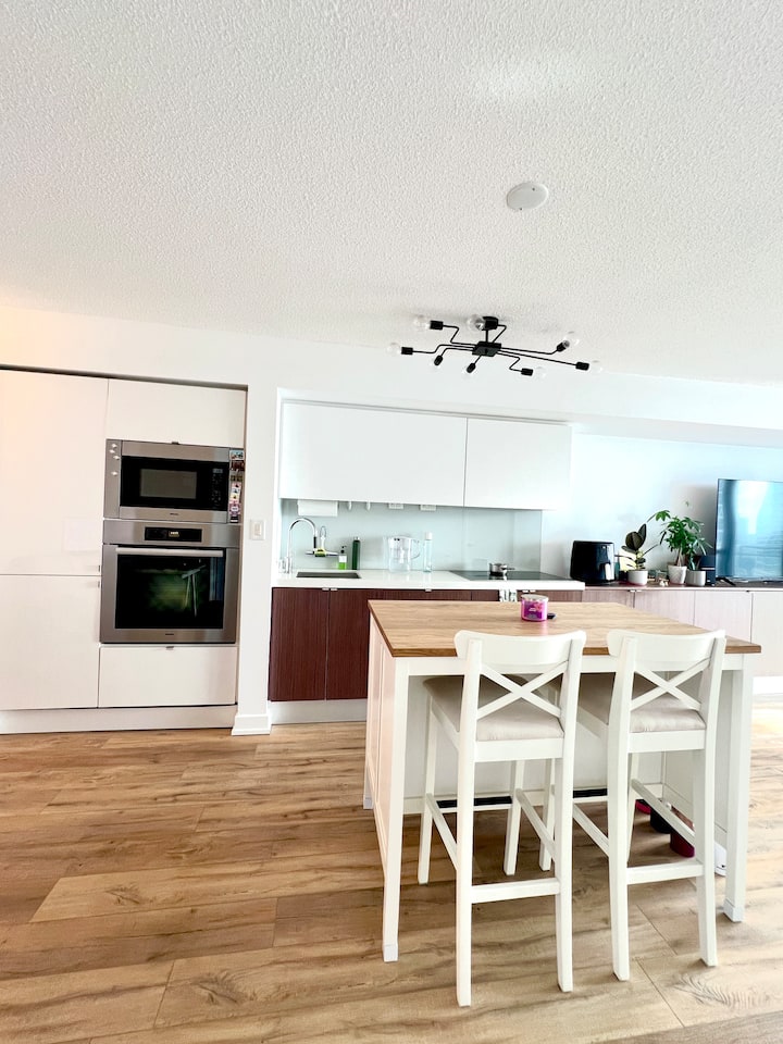 Private Master Bedroom In Shared 2-bed Condo - Toronto