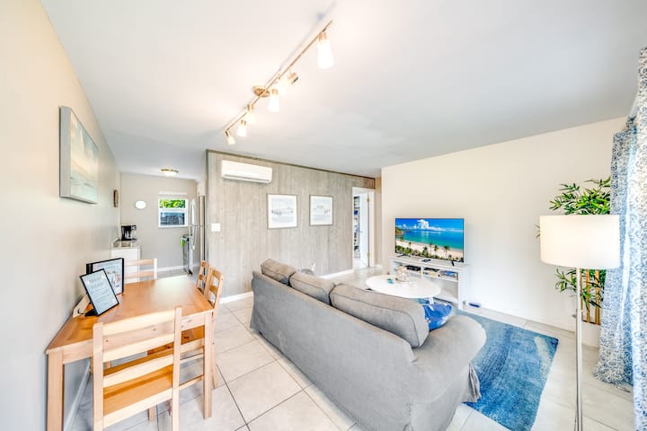 Beach Unit! Walk To Beach & Restaurants / Shops! - Pompano Beach, FL