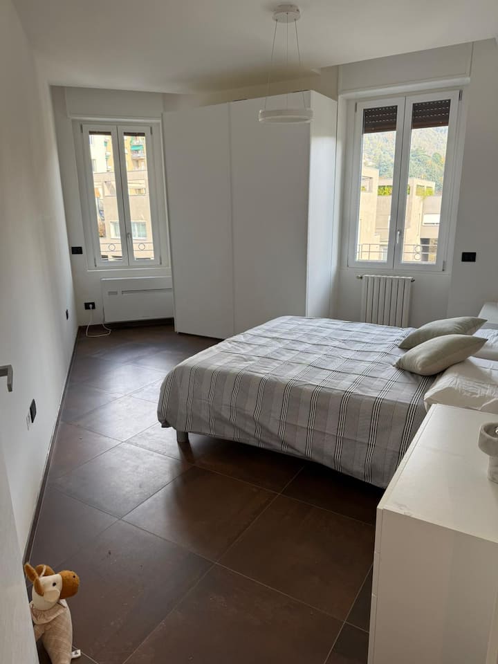 Bright And Airy One-bedroom Apartment In Como - Como