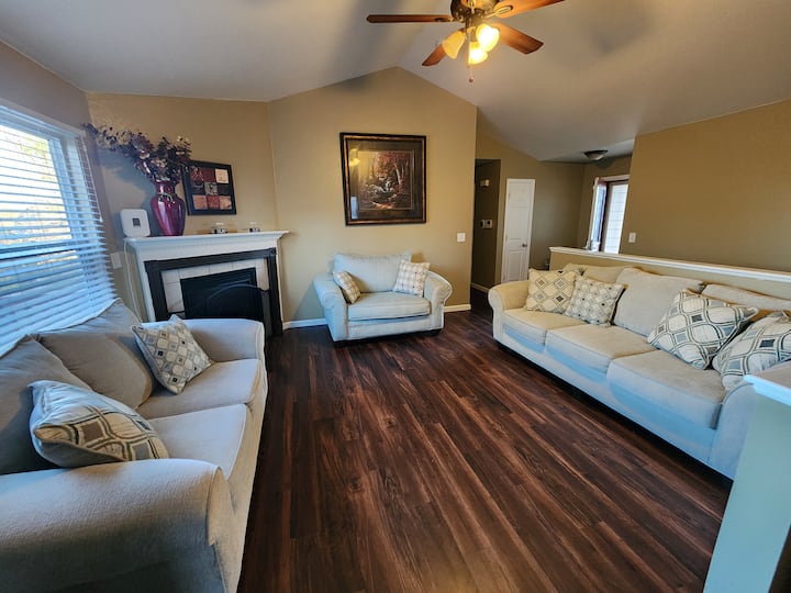 Greeley West Five-bedroom Escape - Greeley, CO