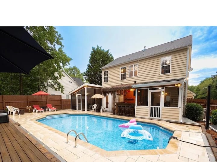Tiki Hut: Bar, Kitchenette, Grill, Firepit At Pool - Concord, NC