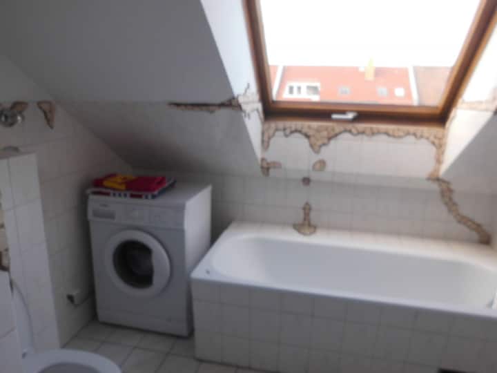 Dachgeschoßwohnung Mit 4 Betten - Leipzig