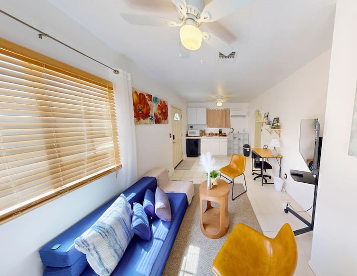 Vegas Escape: Sleeps 4 Near The Strip - Las Vegas, NV