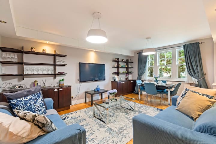 The Gataway - London Paddington Station