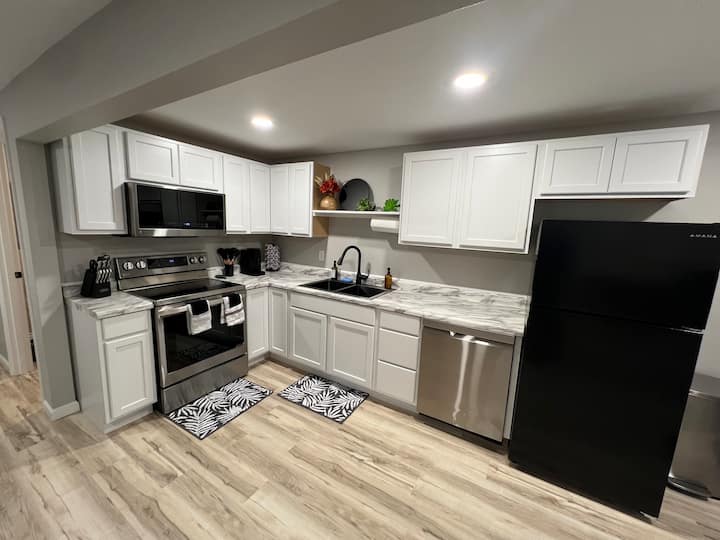 Triplex Oasis - Unit B Studio - Bismarck, ND