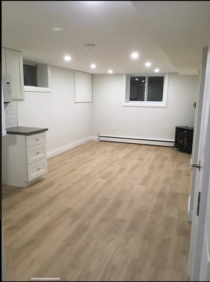 New Animal Friendly Basement Apartment In Oakville - Oakville
