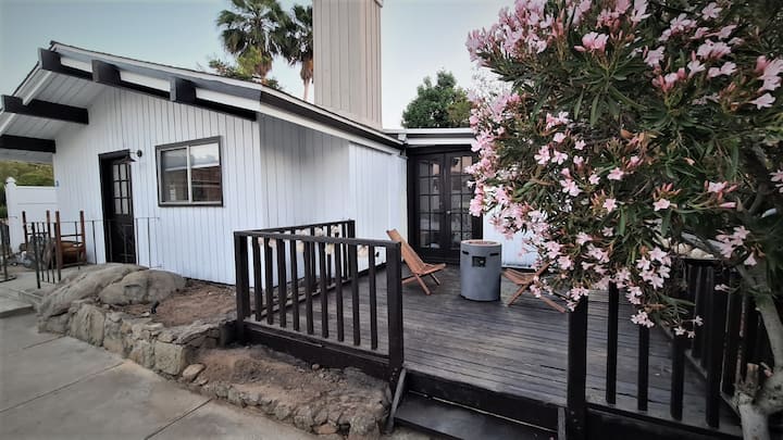 Beautiful Retro House With A Private Backyard - Lakeside, CA