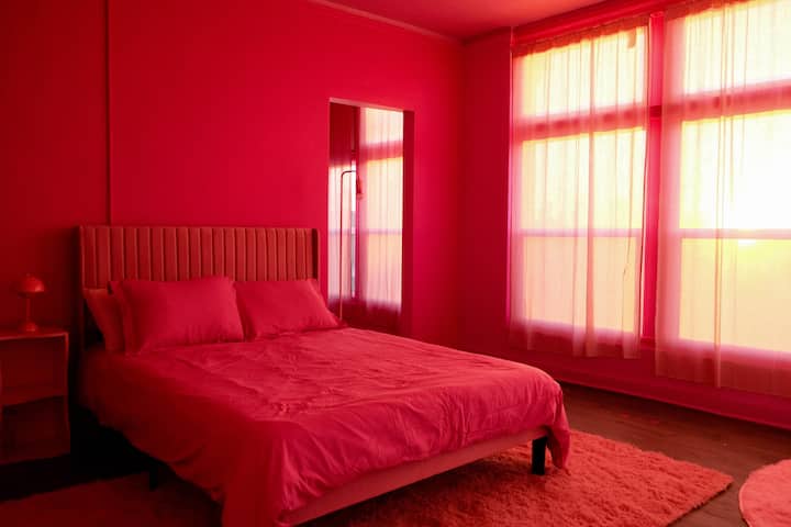 Pink Room Mid City Los Angeles - Hollywood, CA