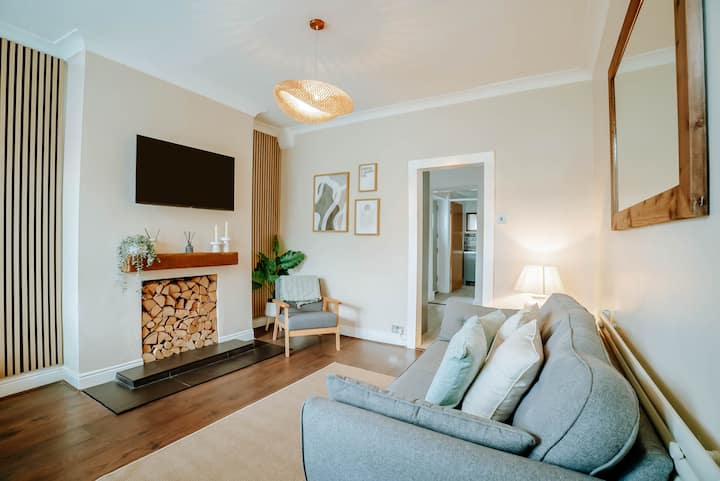 Newly Refurbished 3 Bedroom Townhouse+free Parking - Harrogate