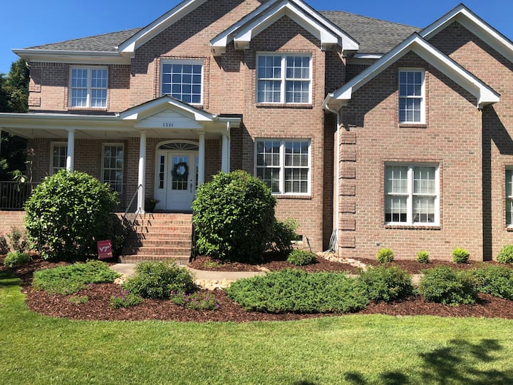 Luxury Home Near Beaches - Virginia Beach, VA